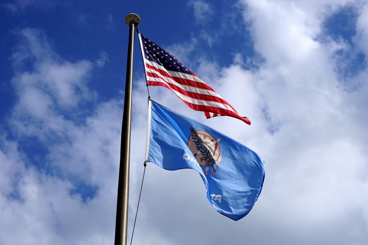 8 Amazing Things You Should Know About The US State Flags - Elle Blonde ...